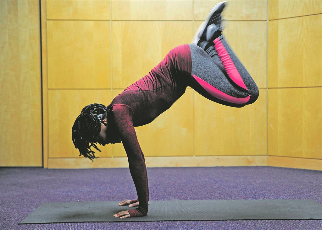 How to Do Mule Kicks (Exercise Form & Benefits) - Steel Supplements