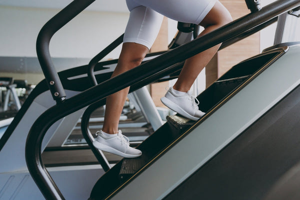 How to Use the Stairmaster Machine Properly (Form & Benefits) - Steel ...